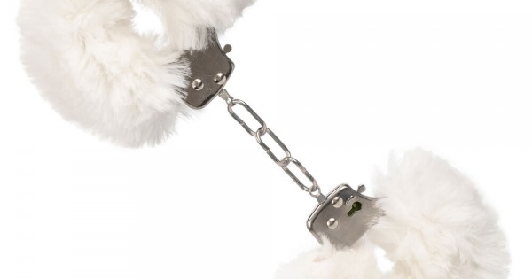 Ultra Fluffy Furry Cuffs White * puppycages.co.uk * Handcuffs